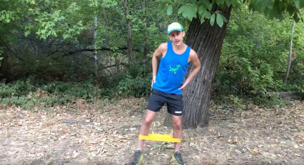 A 2-Minute Exercise-Band Routine For Strong Hips - Trail Runner Magazine